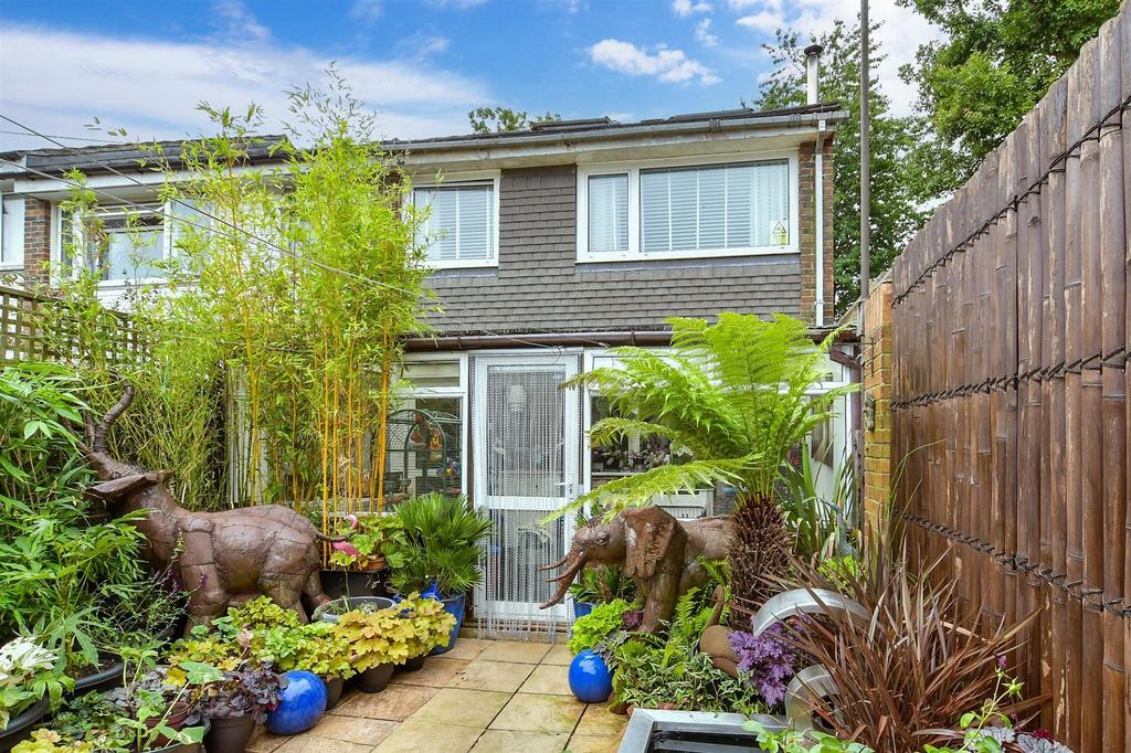Warren Wood Road, Rochester, Kent 3 bed end of terrace house - £325,000
