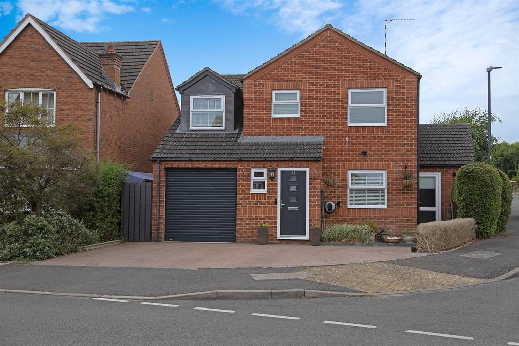 Erica Drive, Whitnash, Leamington Spa 4 bed detached house - £538,950