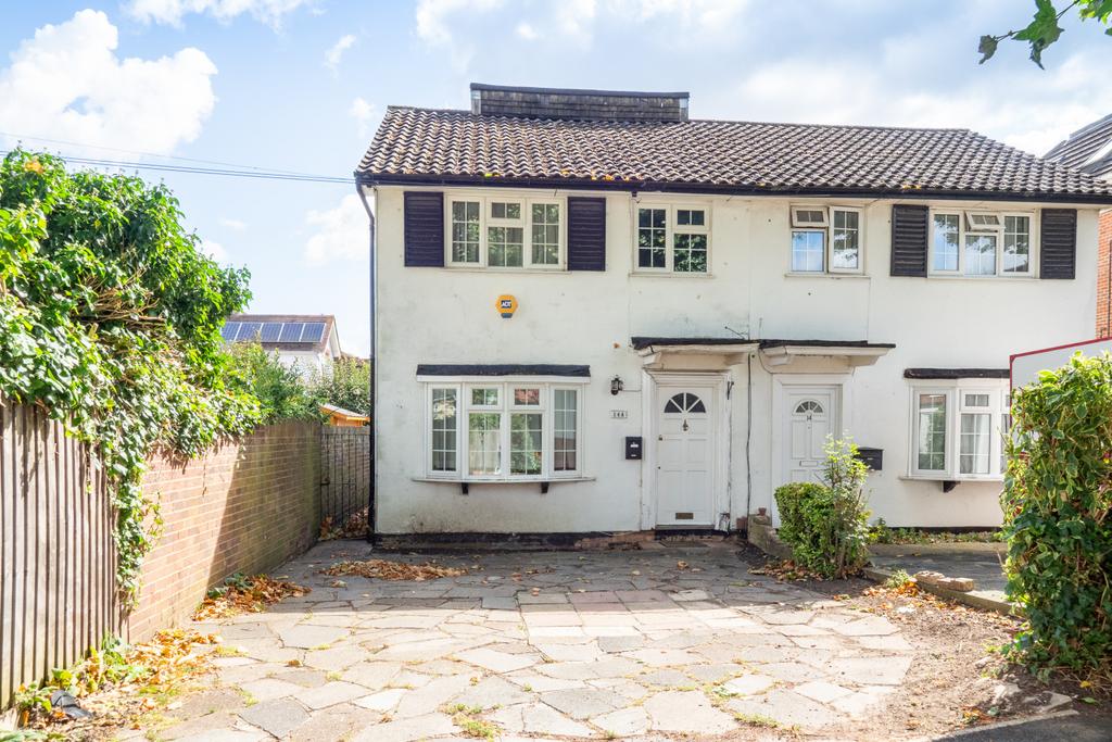 Western Road, Surrey SM1 3 bed semi-detached house - £2,250 pcm (£519 pw)