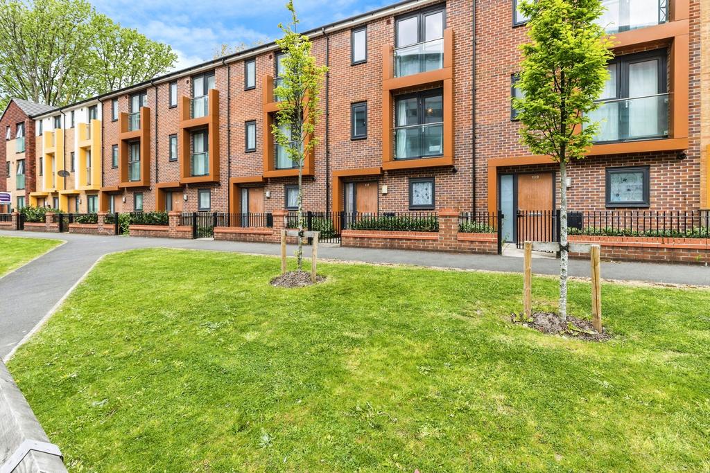 Upper Brook Street, Manchester M13 4 bed terraced house - £1,500 pcm (£ ...