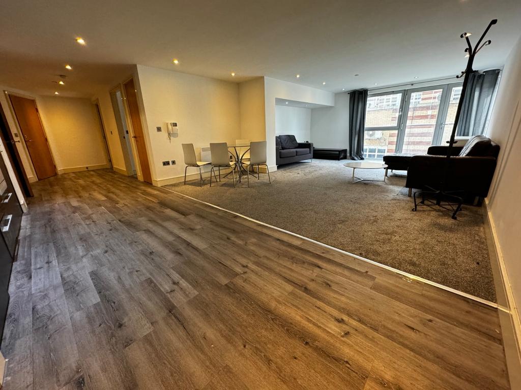 North West, 41 Talbot Street... 2 bed flat - £1,250 pcm (£288 pw)