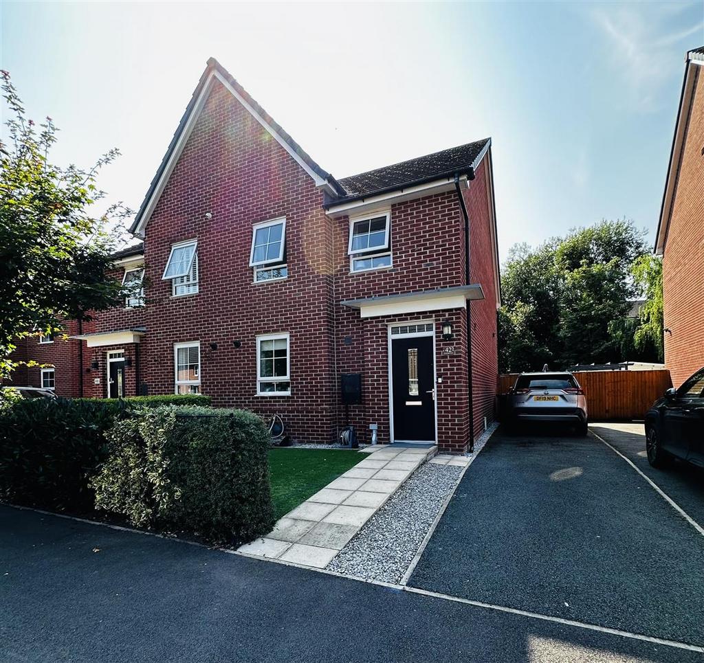 Fairclough Drive, Tarleton, Preston 4 bed semi-detached house - £245,000