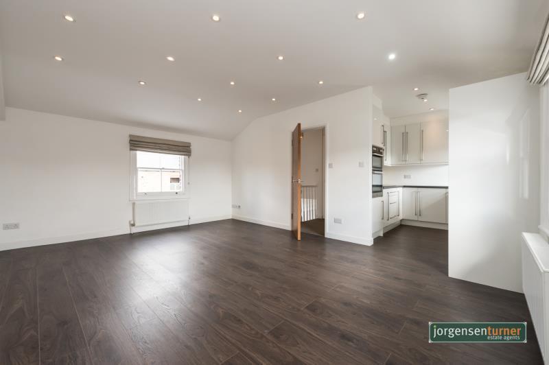 Oaklands Grove, Shepherds Bush, London 2 bed flat - £2,500 pcm (£577 pw)