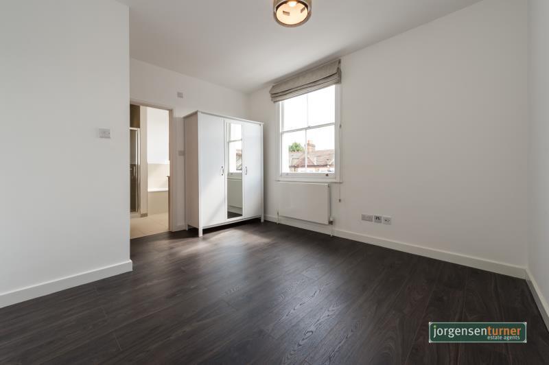 Oaklands Grove, Shepherds Bush, London 2 bed flat - £2,500 pcm (£577 pw)