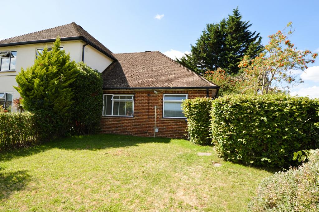Green Lane, Bagshot 1 bed bungalow - £300,000