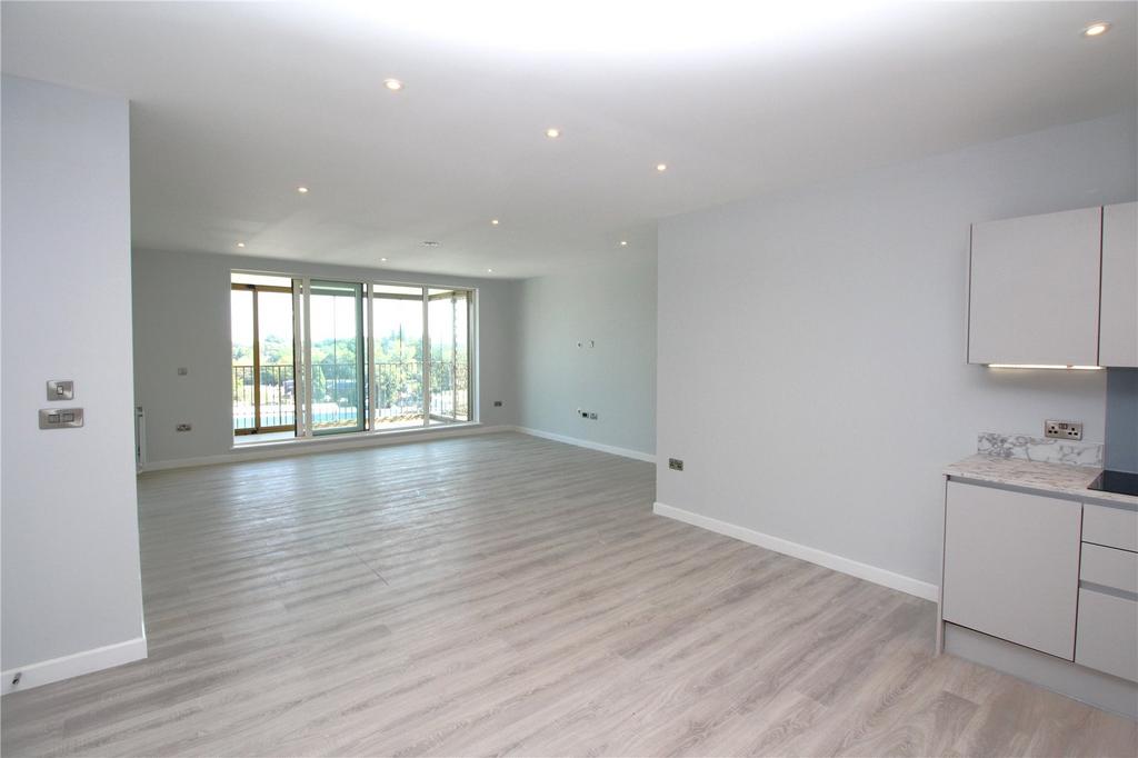 Park View, Radford Way, CM12 3 bed apartment to rent - £2,995 pcm (£691 pw)