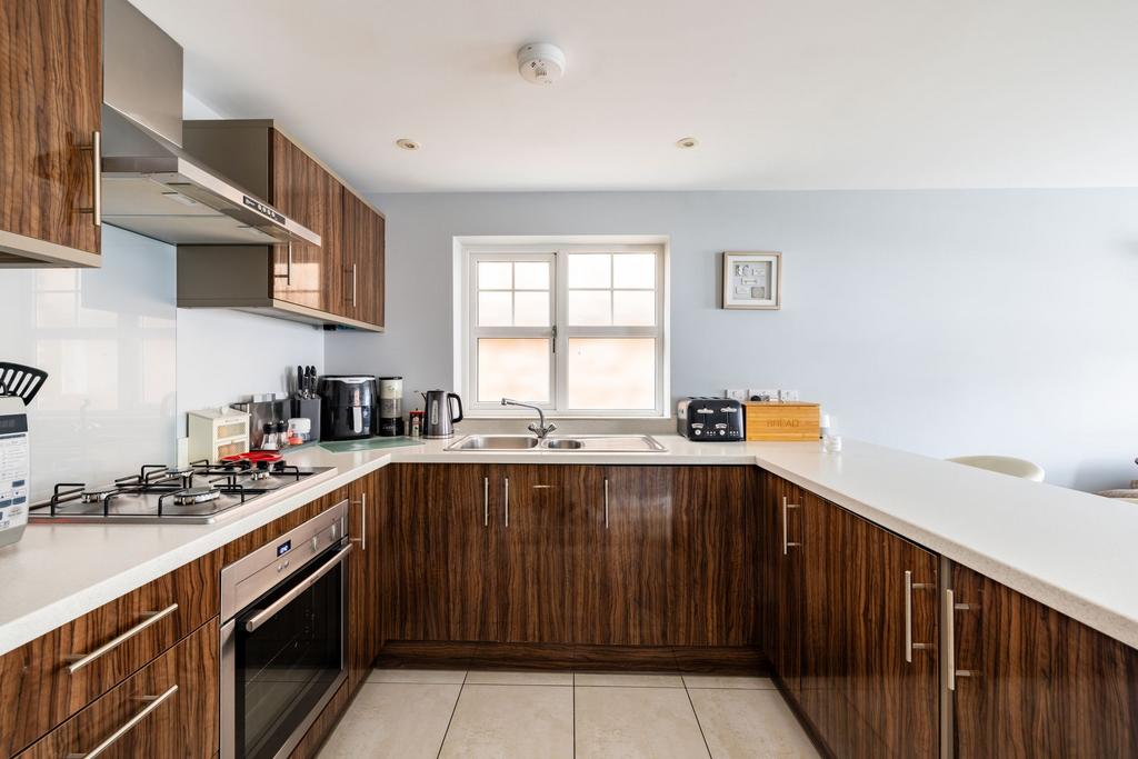 Chipstead Valley Road, Coulsdon, CR5 2 bed apartment for sale - £340,000