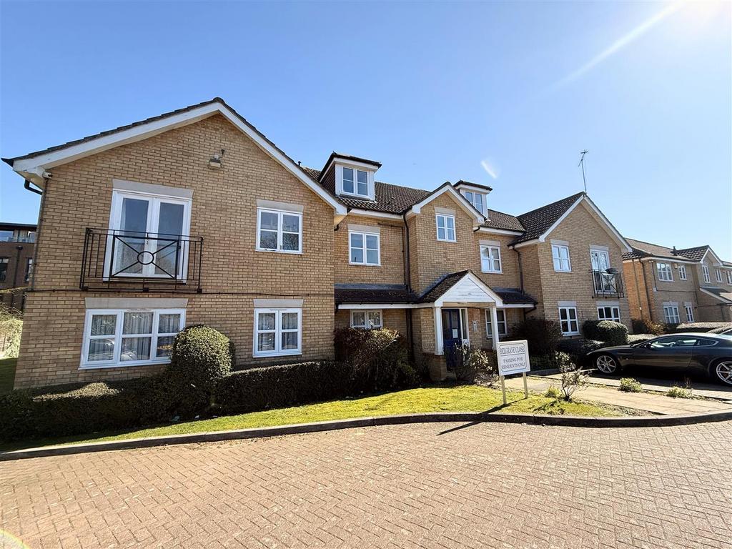 Belgrave Close, Mill Hill, NW7 2 bed apartment to rent - £1,700 pcm (£ ...