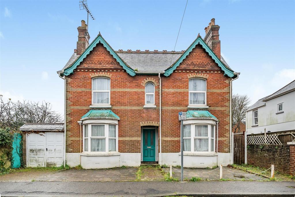 Whyke Lane, Chichester PO19 3 bed detached house - £450,000