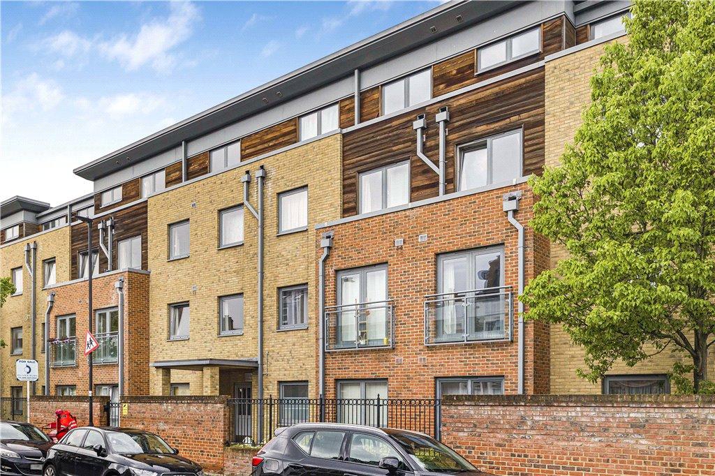 Effra Parade, London, SW2 1 bed apartment for sale - £325,000