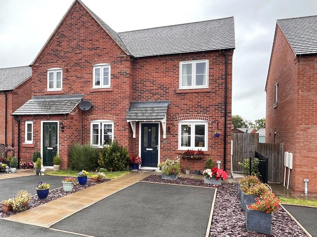 Wray Drive, Pontesbury, Shrewsbury... 2 bed semi-detached house - £210,000