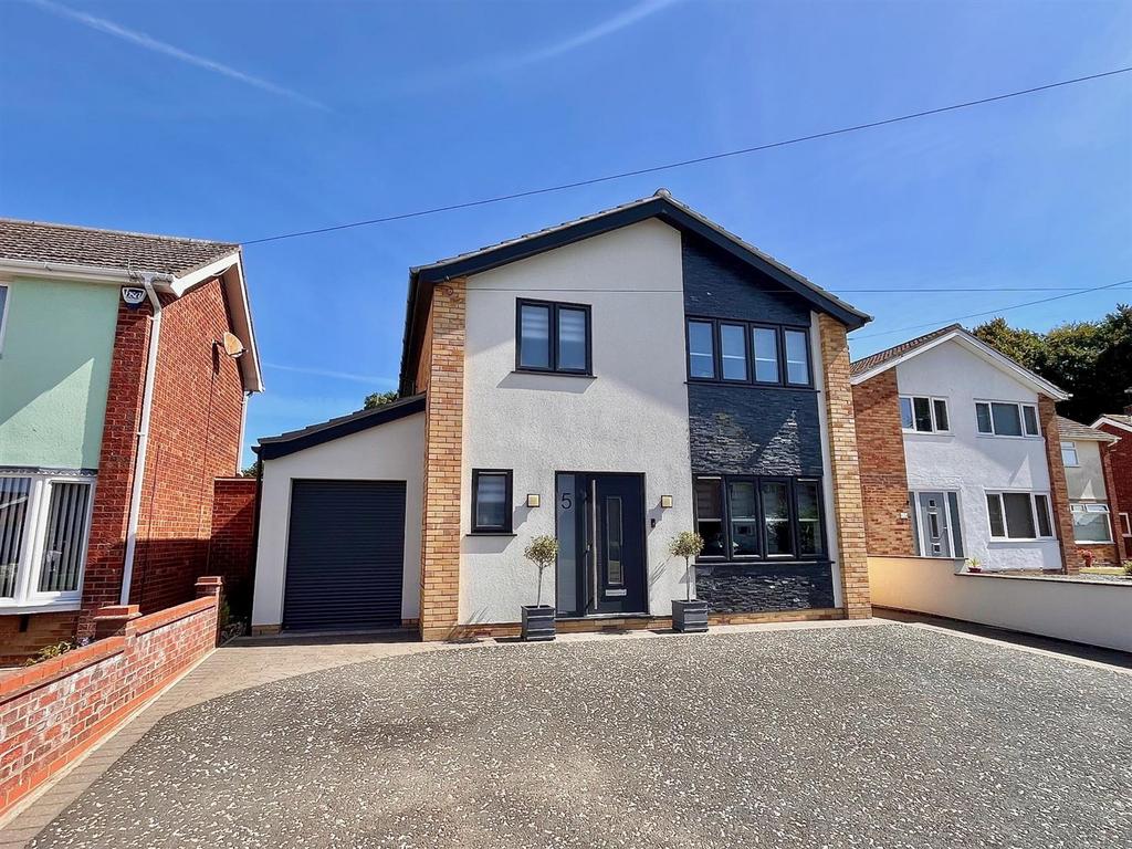 Byron Way, Caister-On-Sea 3 bed detached house - £400,000
