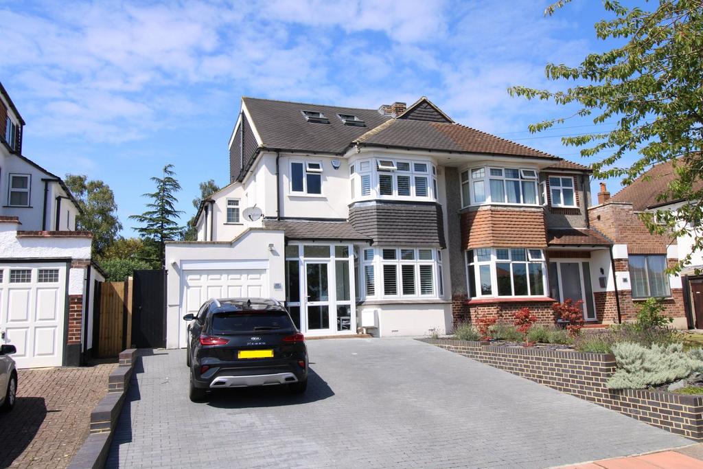 Pickhurst Mead, Hayes, Bromley, BR2 4 bed semi-detached house for sale ...