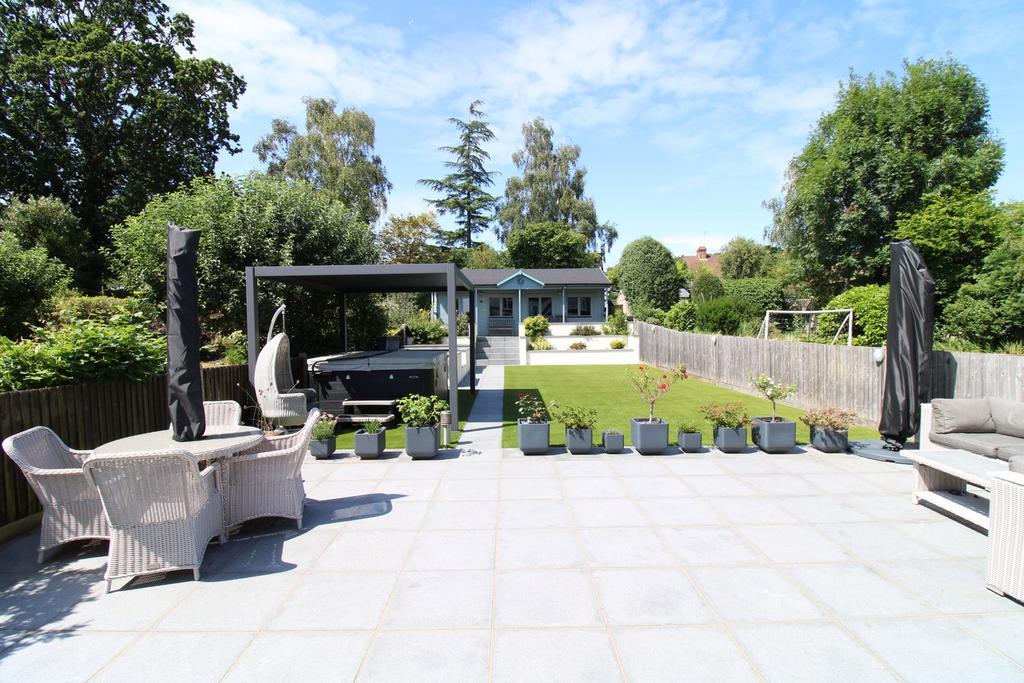 Pickhurst Mead, Hayes, Bromley, BR2 4 bed semi-detached house for sale ...