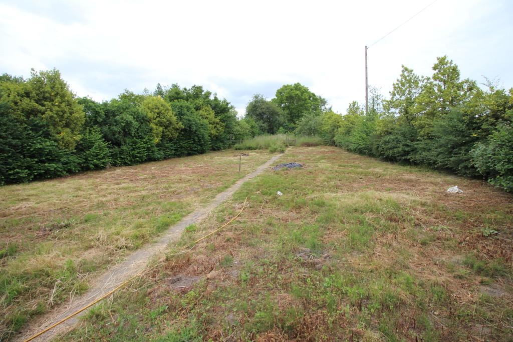 LOT 1 - Land at Mamble... Land - £50,000