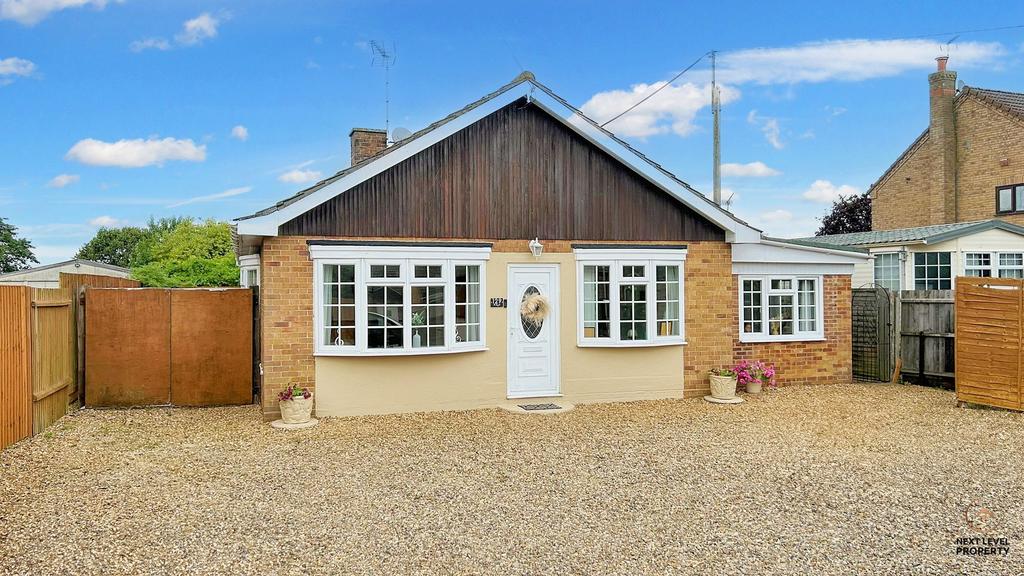 Back Road, Murrow, PE13 3 bed detached bungalow - £270,000