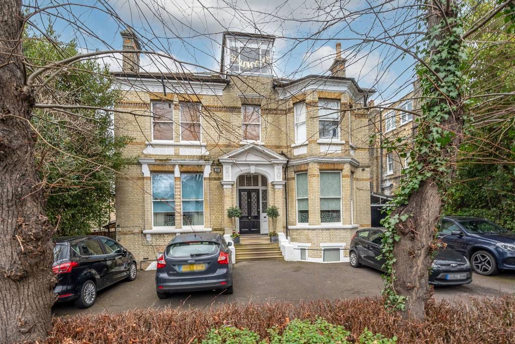 Oakhill Road, East Putney, London, SW15 1 bed flat - £1,700 pcm (£392 pw)