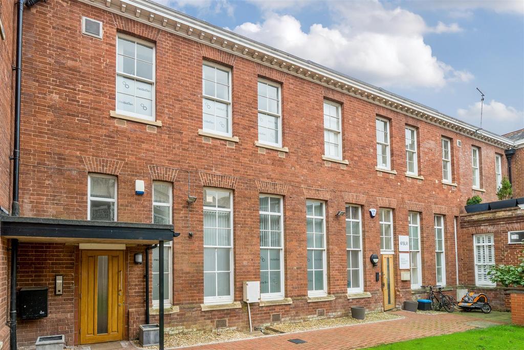 Dean Clarke Gardens, Exeter 3 bed terraced house - £375,000