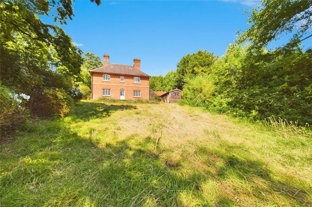 Longmoor Lane, Mortimer Common... 3 bed detached house - £2,250 pcm (£ ...