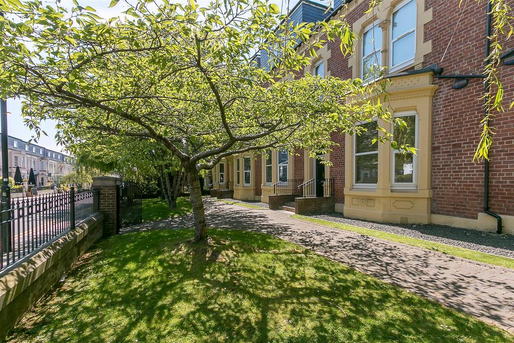 Osborne Road, Jesmond, Newcastle upon... 2 bed flat - £200,000