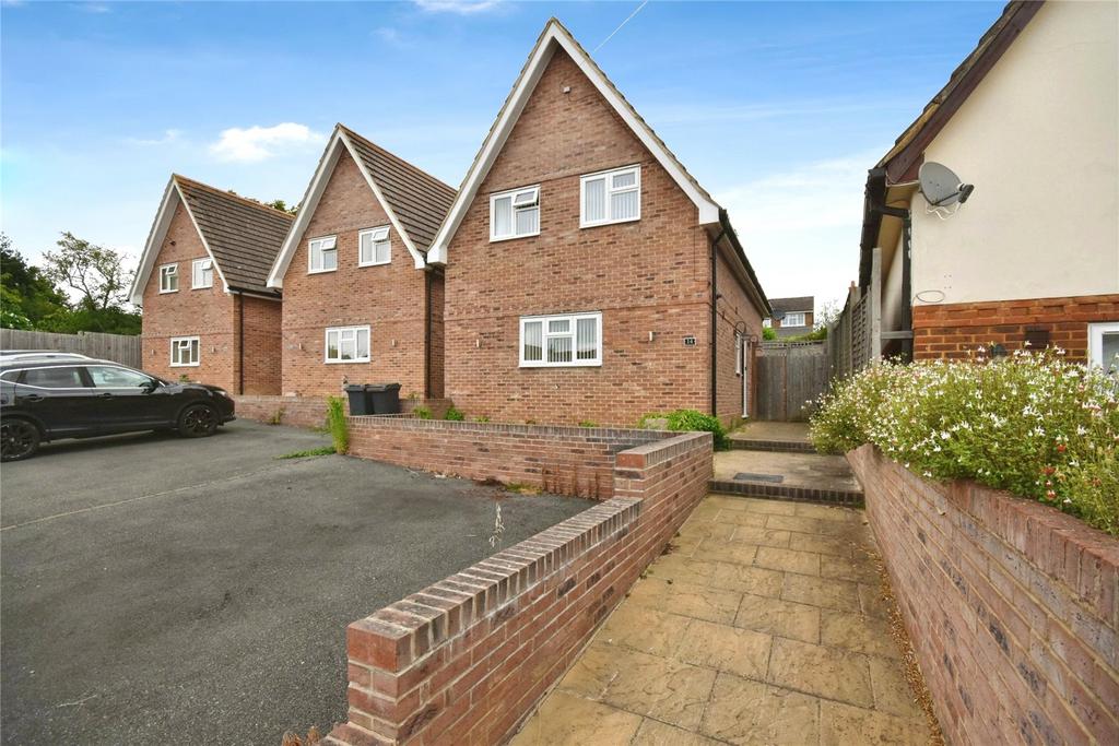 Sanctuary Close, Reading RG30 2 bed detached house - £400,000