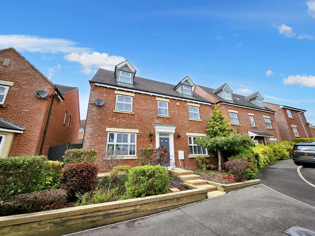 Hulbert Close, Trowbridge BA14 5 bed detached house - £450,000