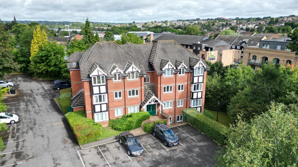 Cavendish Court London Road, Hemel... 2 bed flat - £1,300 pcm (£300 pw)