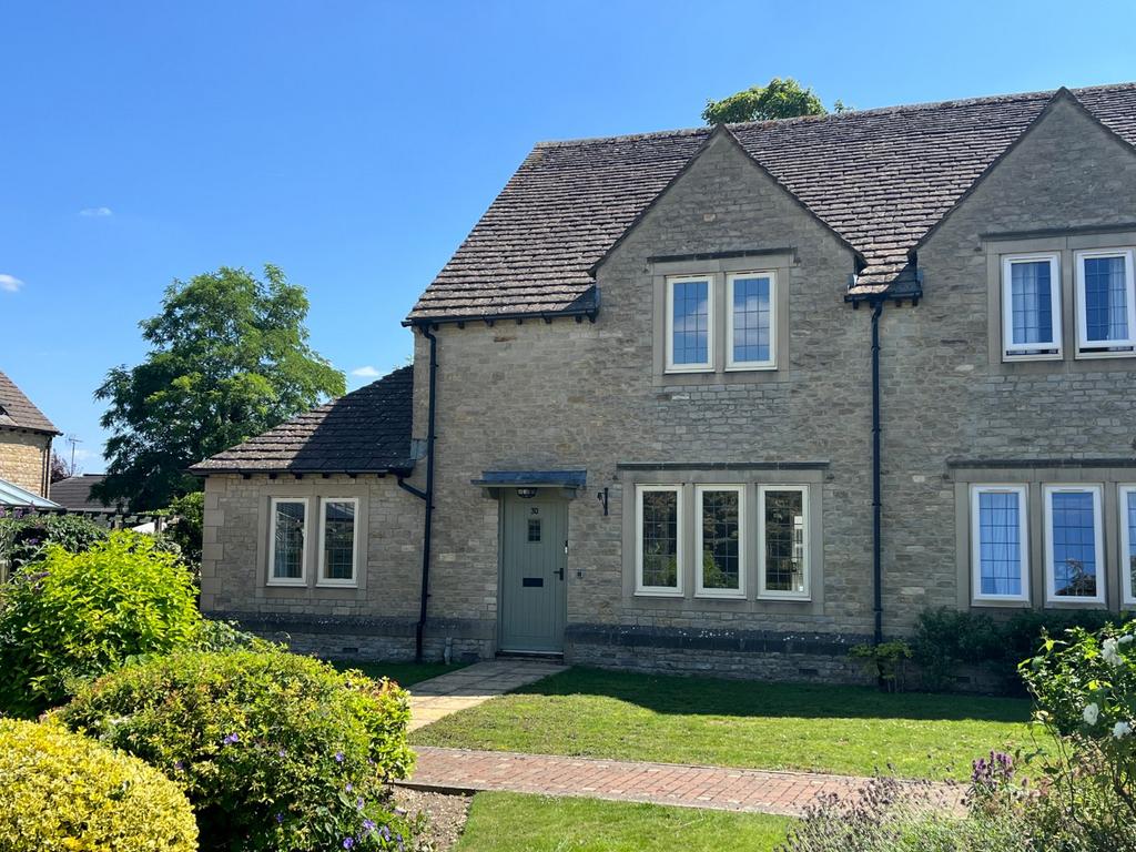 Lygon Court, Fairford... 2 bed retirement property - £385,000