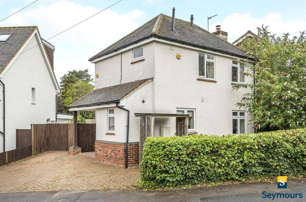 The Oval, Surrey GU2 2 bed detached house - £499,950