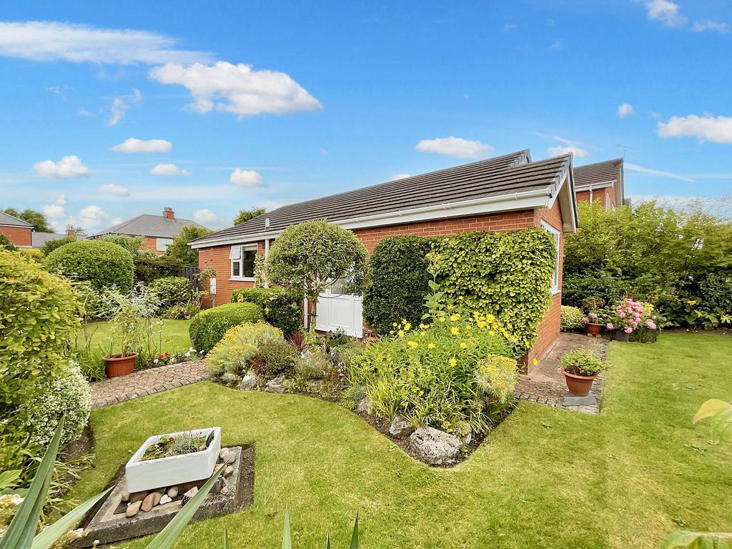 Fletcher Avenue, Preston PR4 2 bed detached bungalow for sale - £315,000