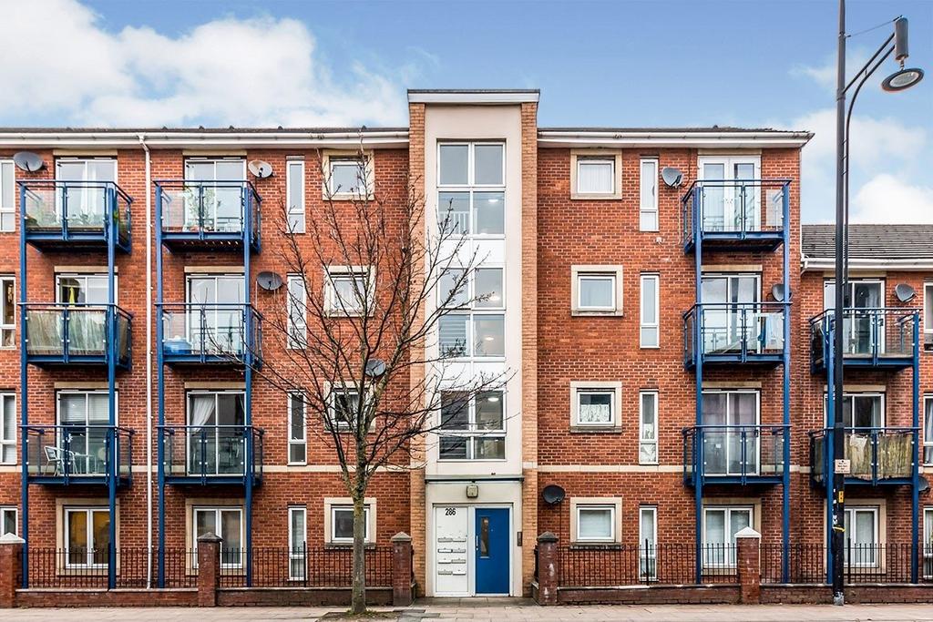 Stretford Road, Manchester M15 2 bed apartment - £1,300 pcm (£300 pw)