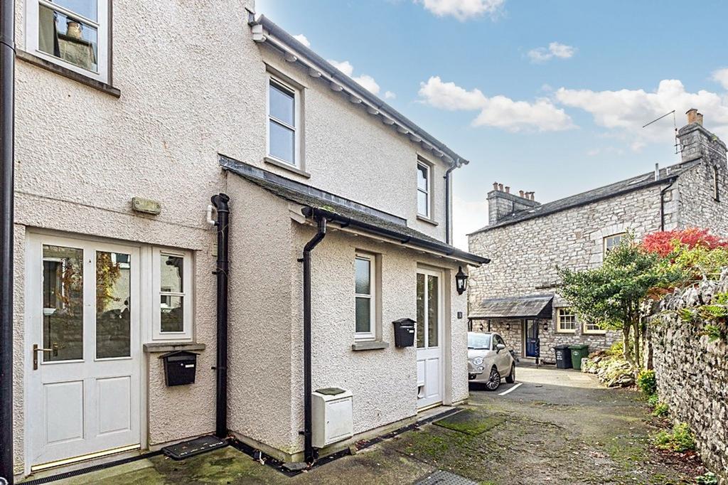 2 The Mount, Beast Banks, Kendal 2 bed mews - £900 pcm (£208 pw)