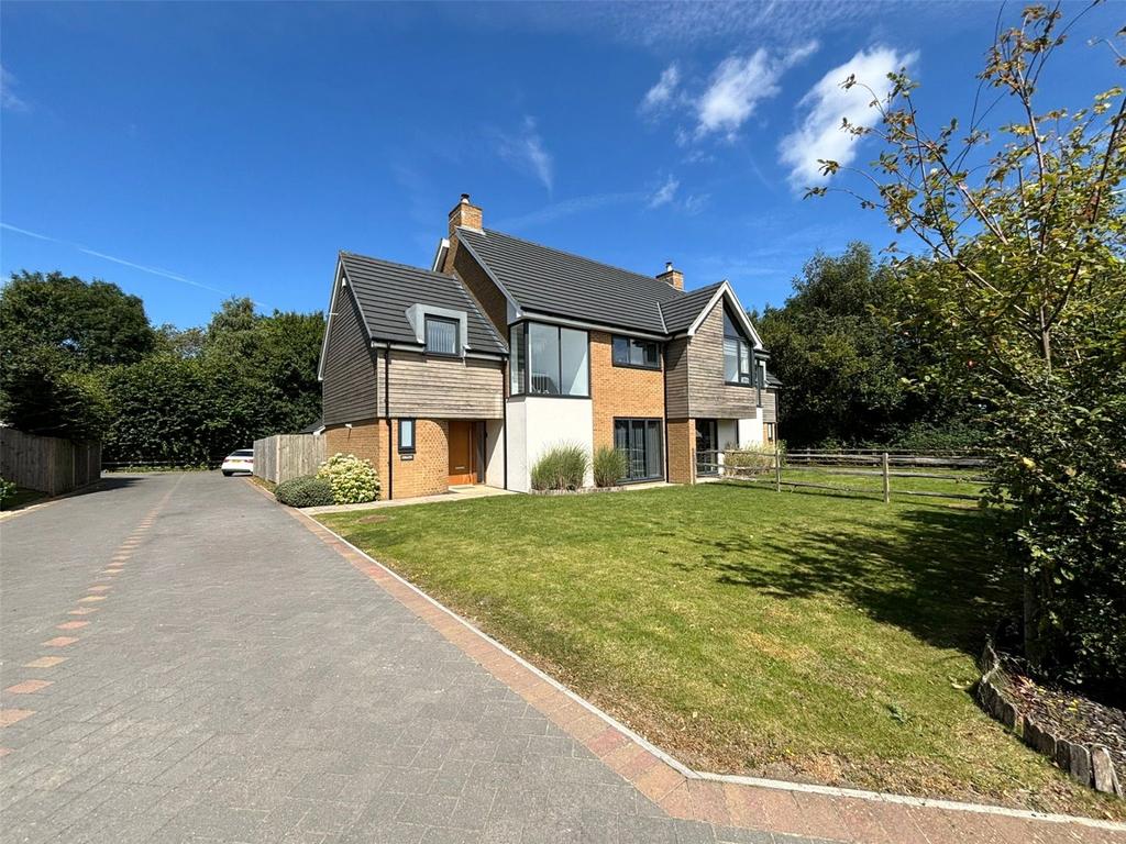 Blind Lane, Bredhurst ME7 4 bed semi-detached house - £575,000