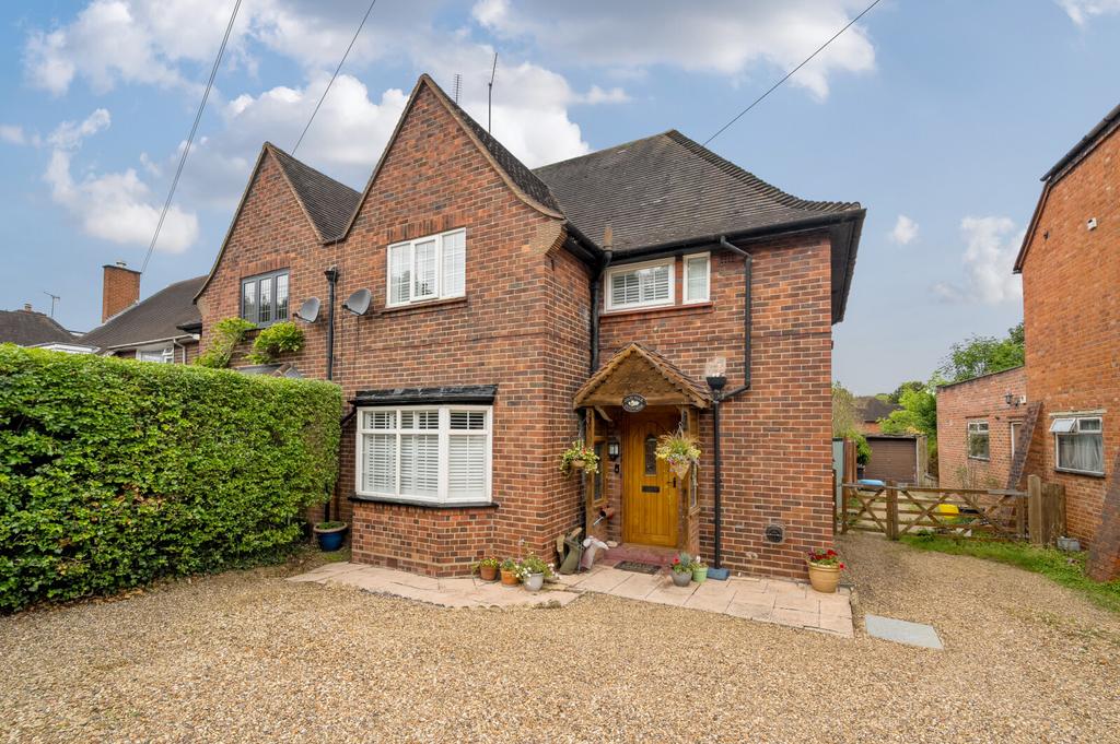 The Terrace, Knowl Hill, RG10 3 bed semi-detached house - £535,000