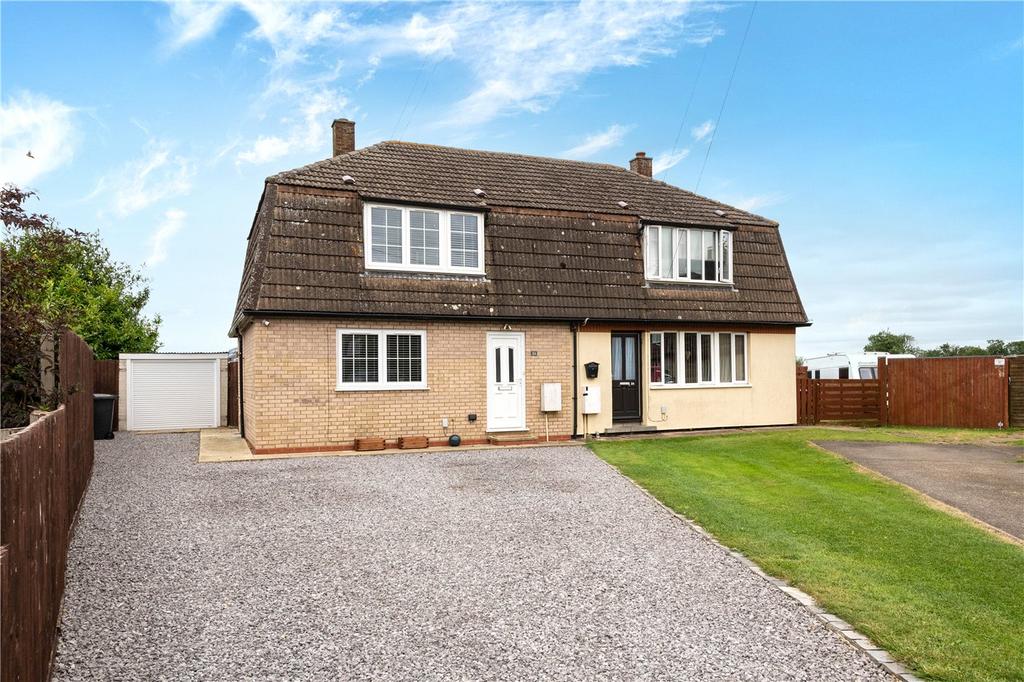 Cornish Crescent, Helpringham... 3 bed semi-detached house - £185,000