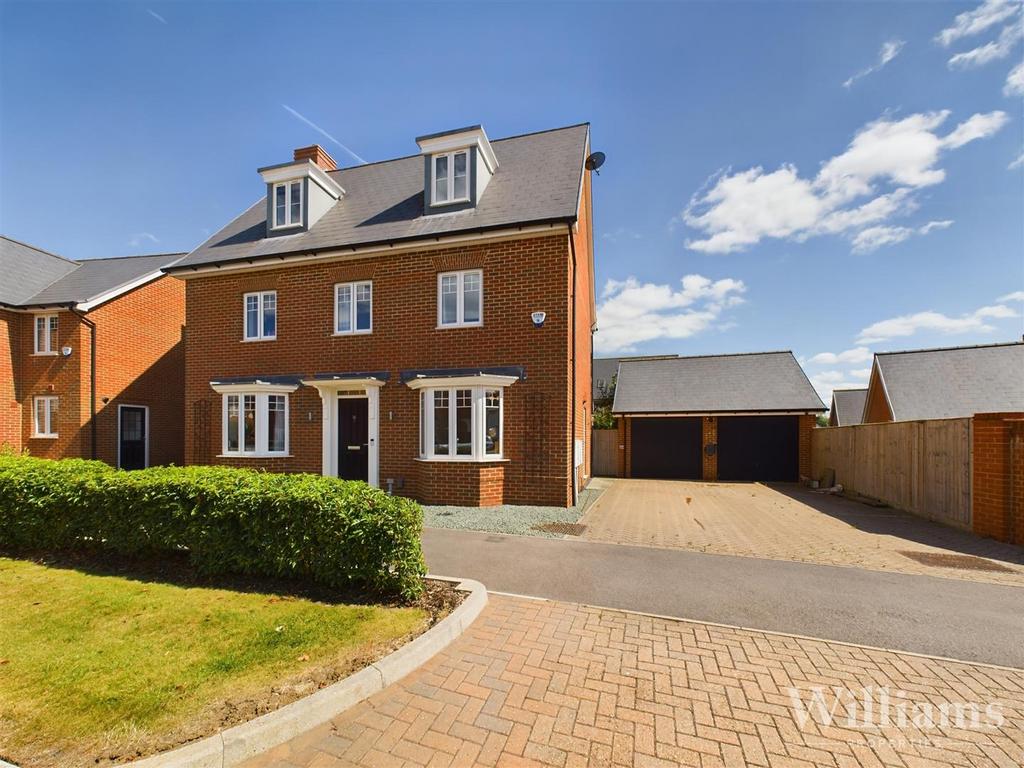 Barge Crescent, Aylesbury HP22 5 bed detached house - £695,000