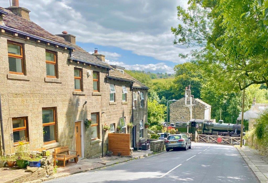 Station Road, Oakworth BD22 2 bed terraced house - £825 pcm (£190 pw)