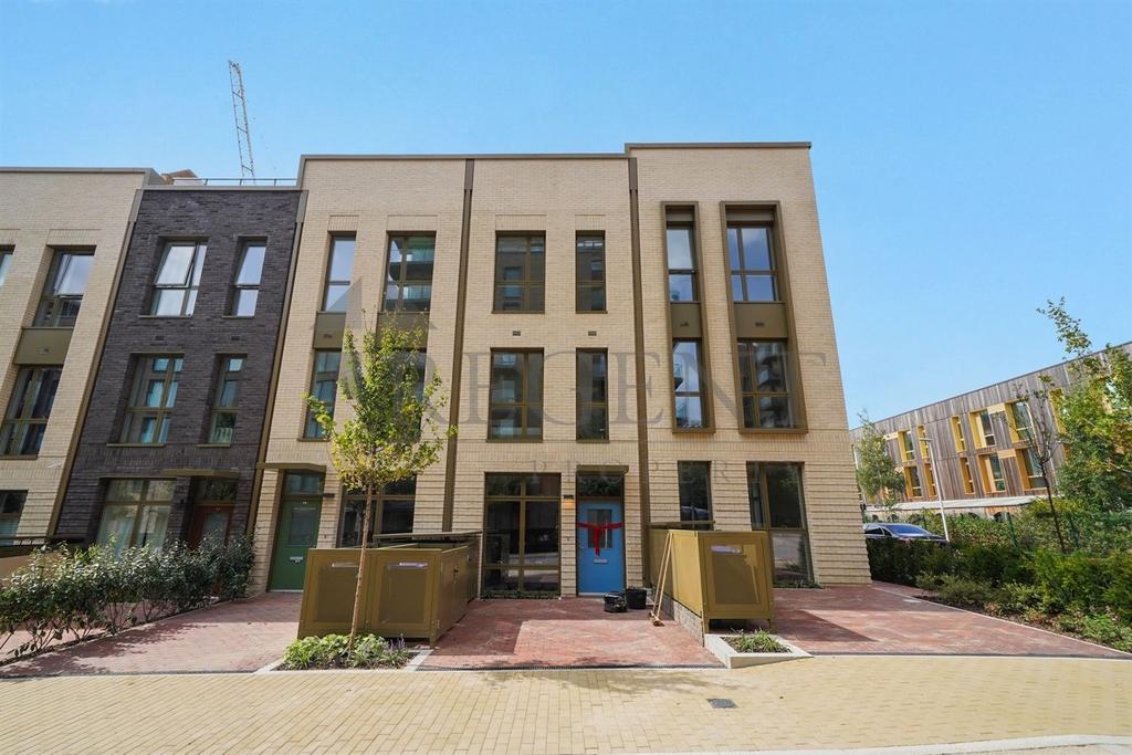 Handley Drive, Greenwich, SE3 4 bed terraced house - £3,500 pcm (£808 pw)