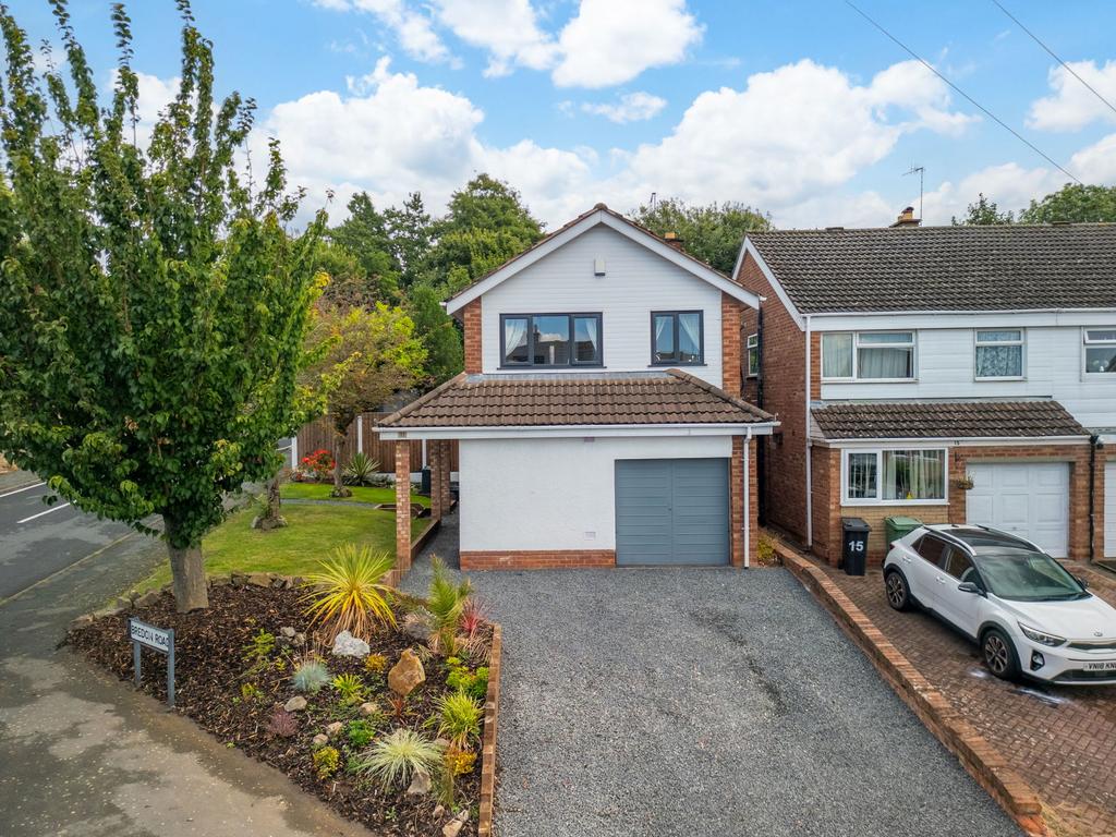 Penfields Road, Stourbridge DY8 3 bed detached house - £280,000