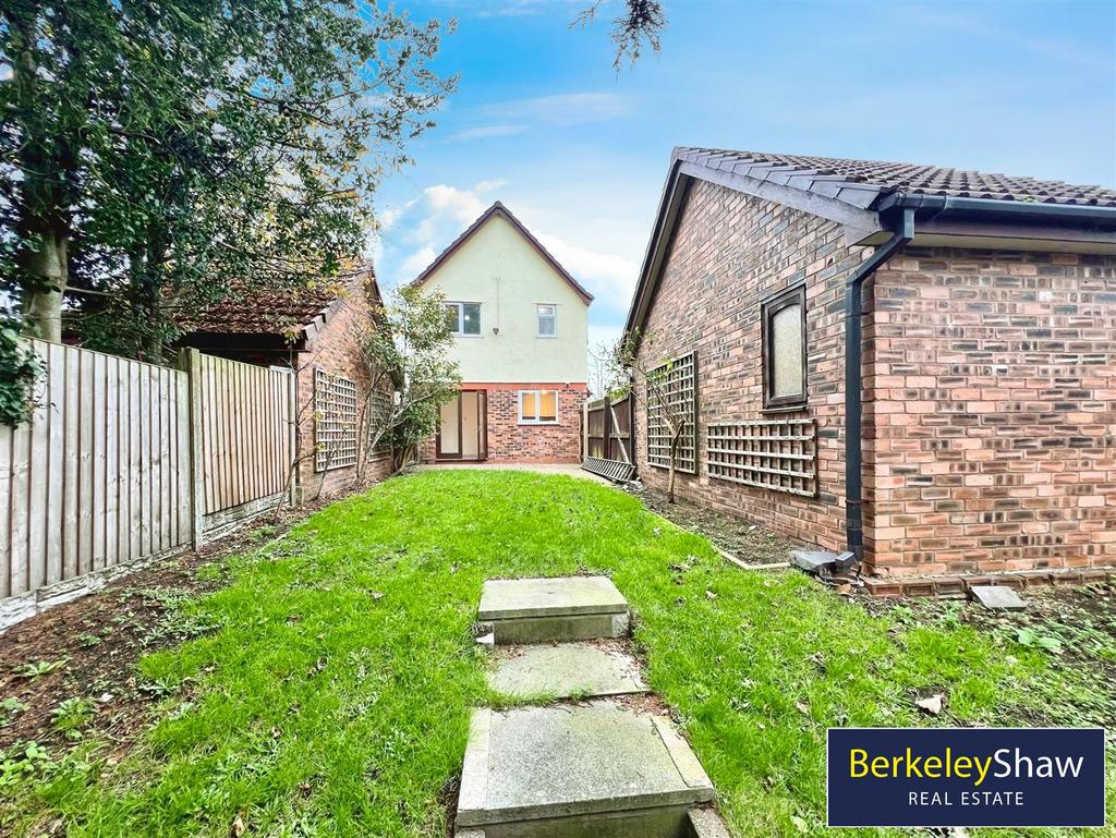 Bull Cop, Formby, Liverpool 3 bed detached house - £240,000