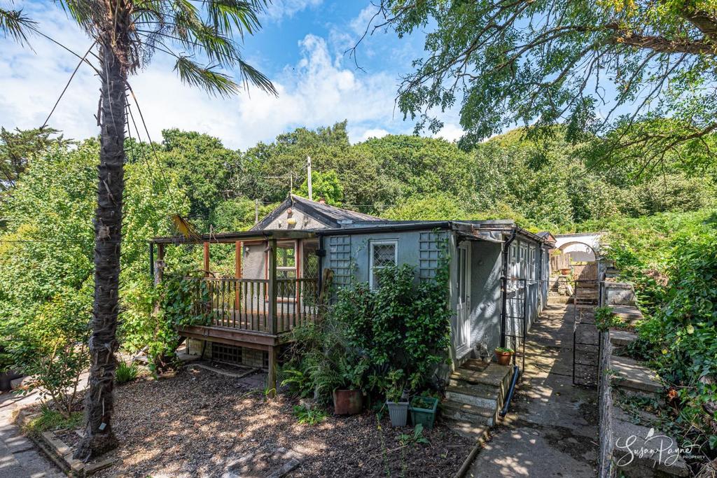 Apse Manor Road, Shanklin 2 bed detached bungalow for sale - £200,000