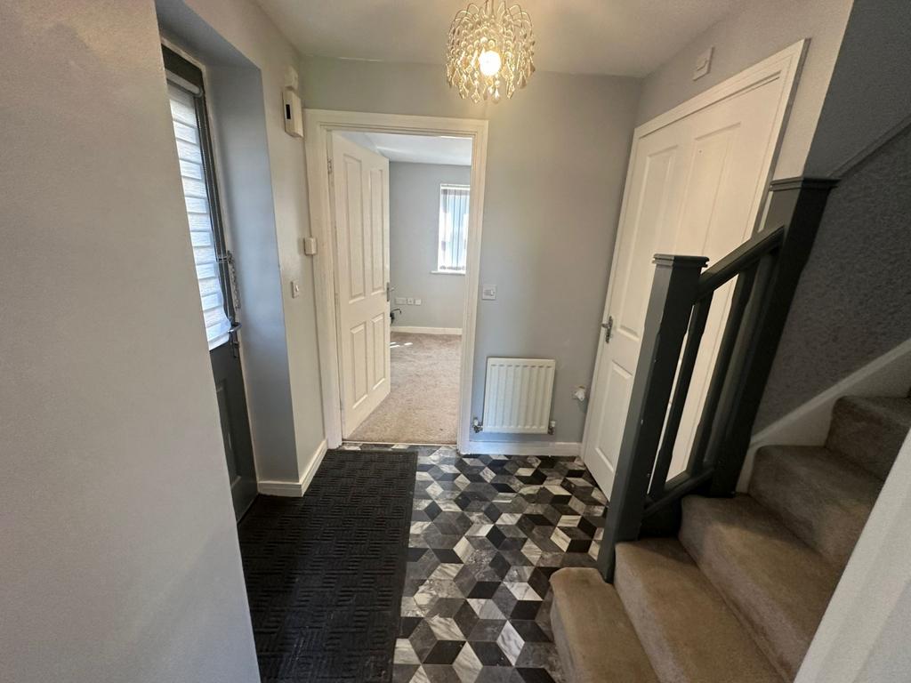 Lower Stoke, Coventry CV3 3 bed semi-detached house - £1,400 pcm (£323 pw)