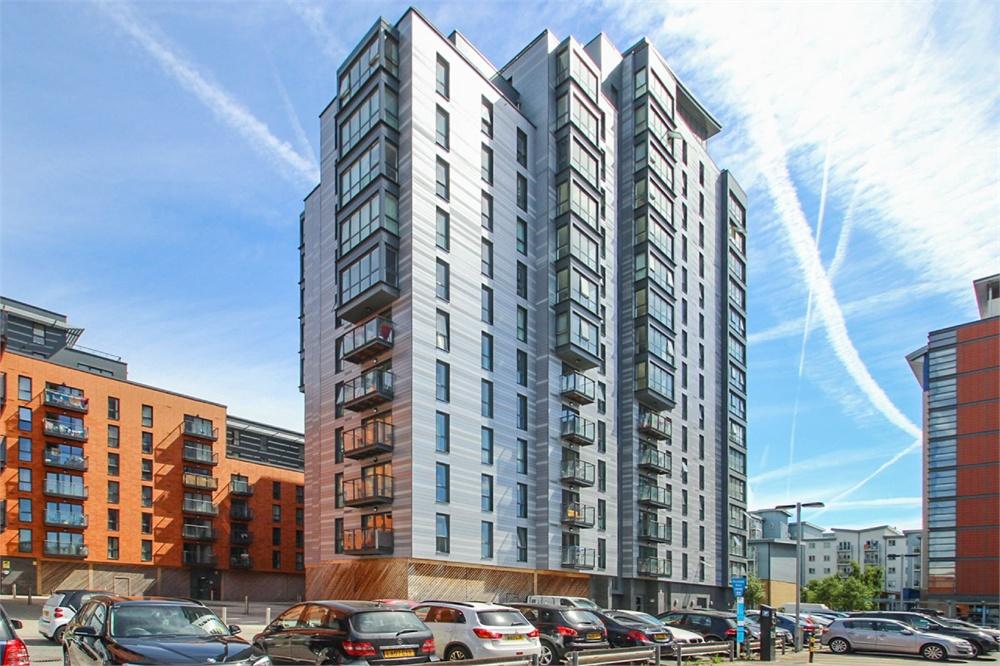 Railway Terrace, Slough SL2 2 bed apartment to rent - £1,600 pcm (£369 pw)