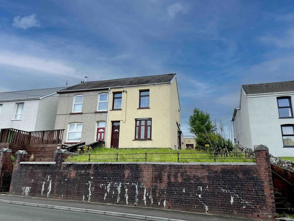 Penybanc Road, Ammanford... 3 bed semi-detached house - £115,000