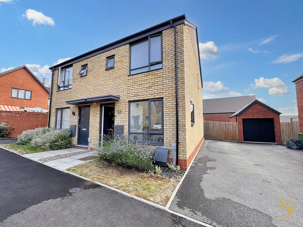 Malvern WR14 2 bed semi-detached house - £250,000
