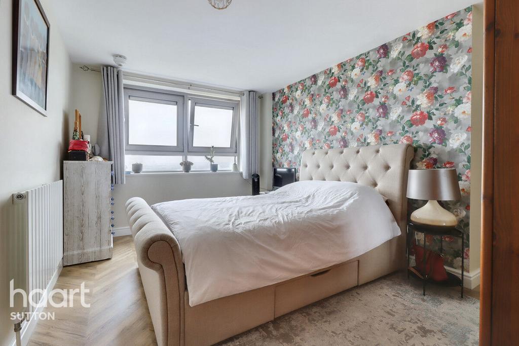 Throwley Way, Sutton 2 bed apartment - £325,000