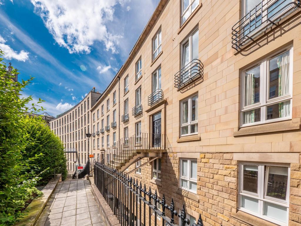 27/5 Fettes Row, New Town, Edinburgh... 2 bed flat - £330,000