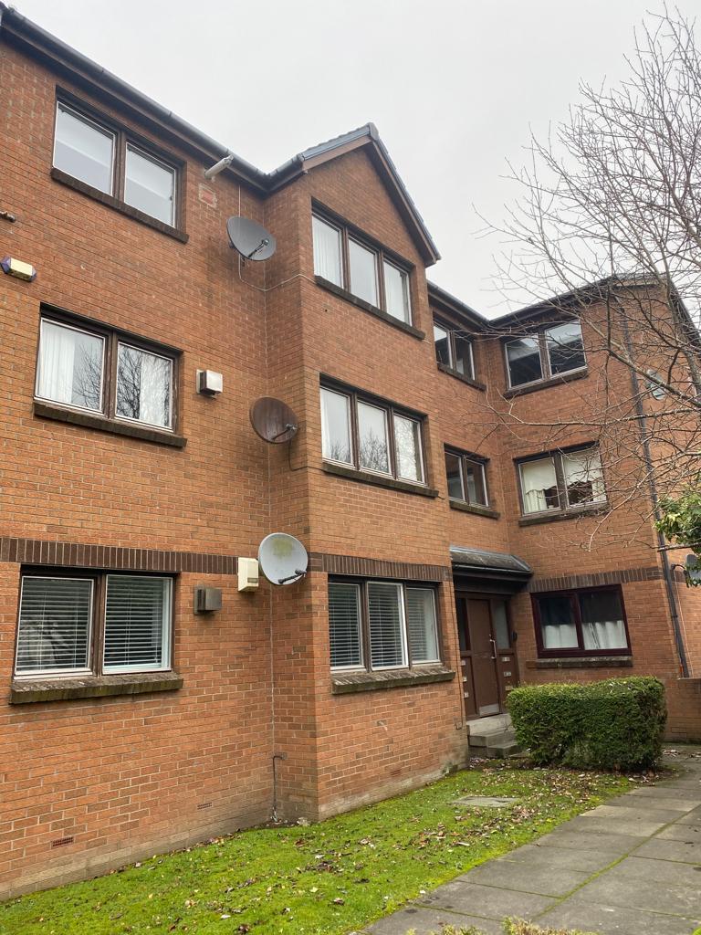 Whittagreen Court, Motherwell 2 bed flat - £625 pcm (£144 pw)