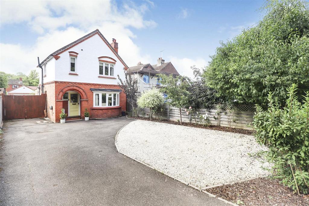 Wymington Road, Rushden NN10 3 bed detached house - £389,950