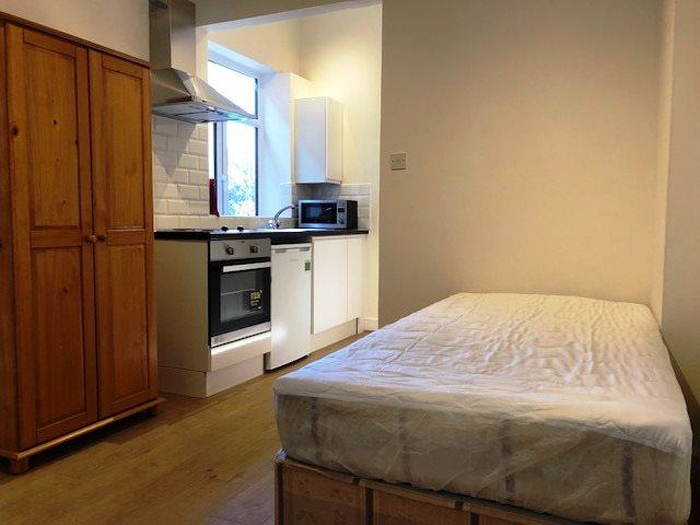 Manstone Road, Kilburn NW2 Studio to rent - £932 pcm (£215 pw)
